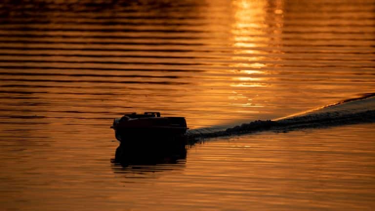 How To Use Minn Kota Ulterra Remote? (5 Basic Steps) - FuncFish